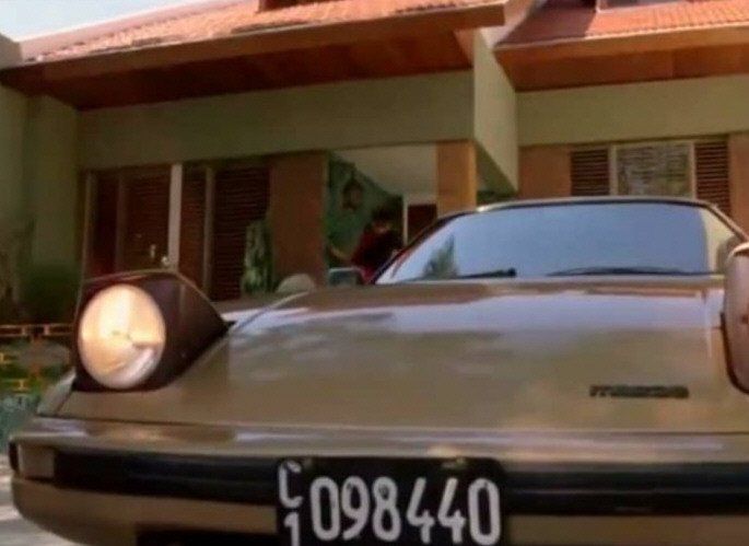 El deportivo japonés que llevó a Sandro y esperó la carroza