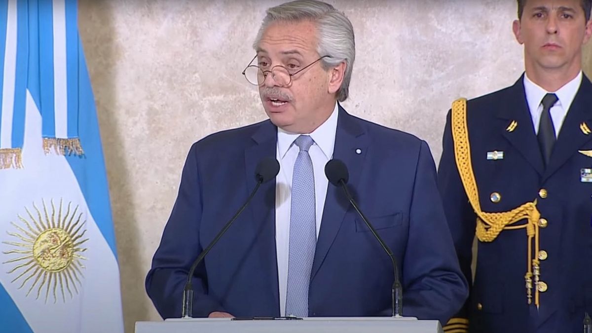 Alberto Fernández anunció la regularización salarial de las FFAA