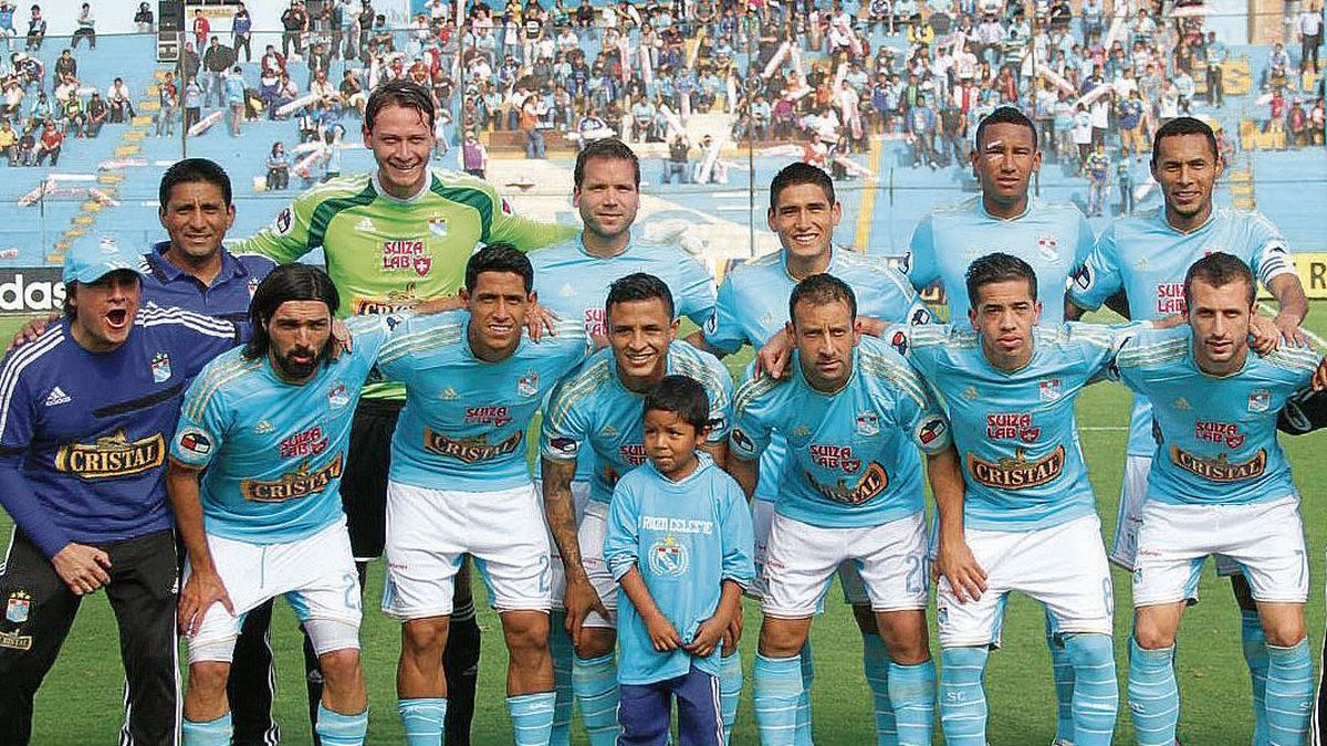 Ante un tradicional quipo peruano