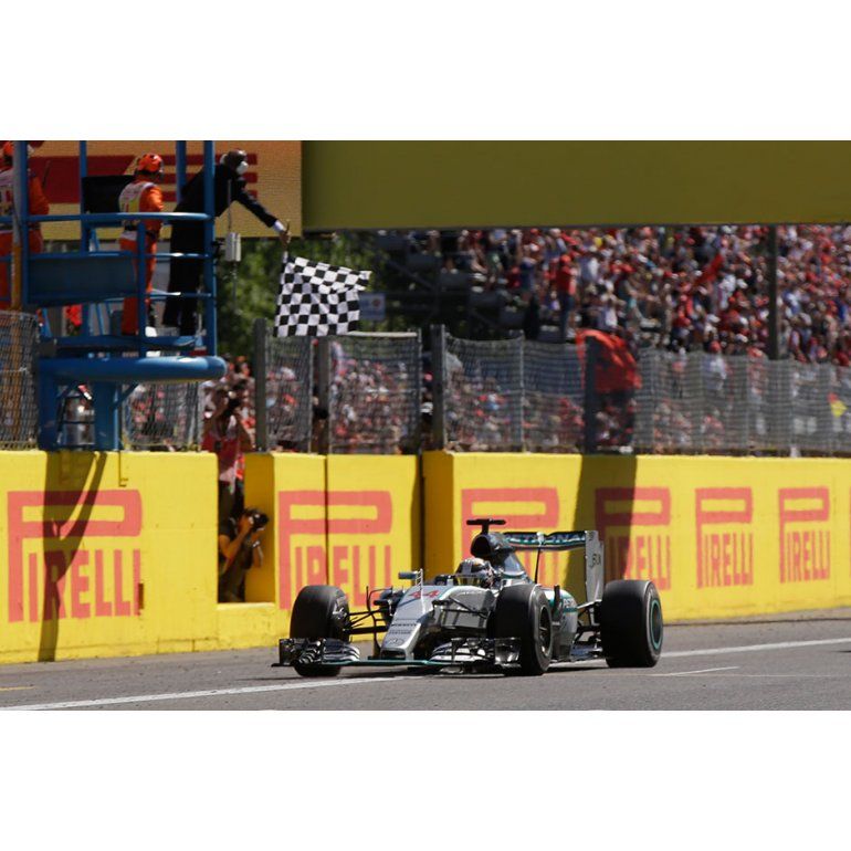 Con suspenso, Hamilton ganó en Italia y se aleja de Rosberg