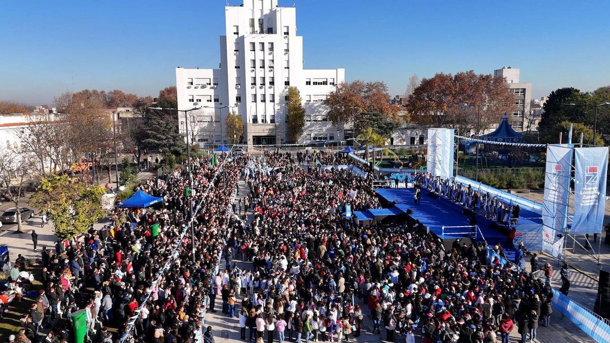 Más de 5 mil estudiantes hicieron su promesa a la Bandera en Lomas