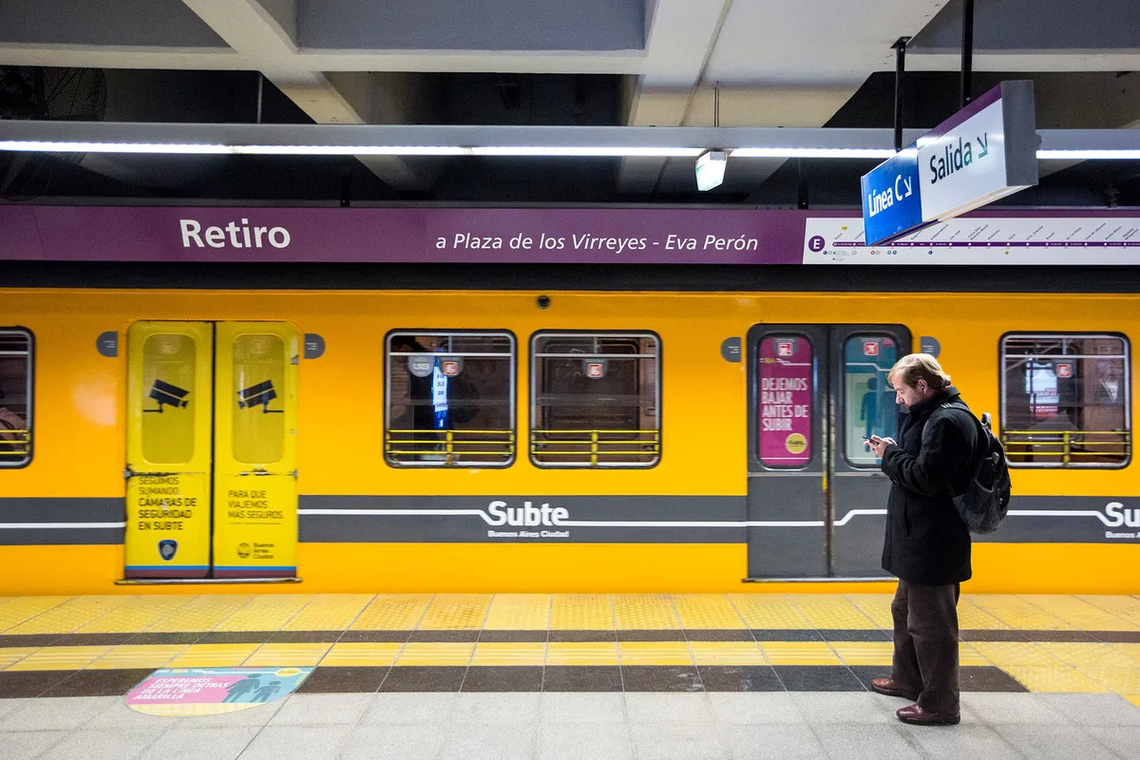 Subte: liberan molinetes en la estación Retiro de la Línea E
