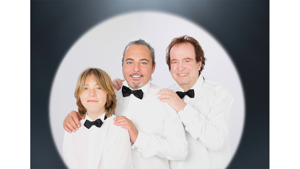 Dyango vuelve a la Argentina, ahora con su hijo y su nieto