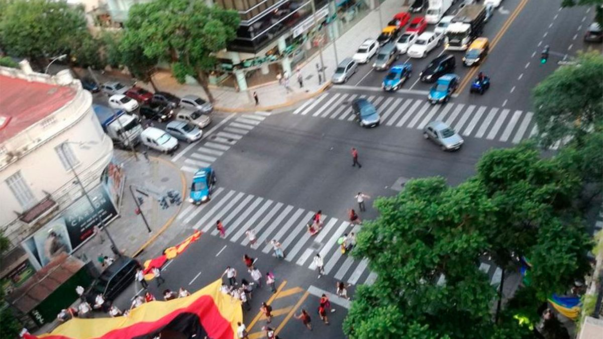 Cortes de calle y polémica: ¿qué es el Último Primer Día?