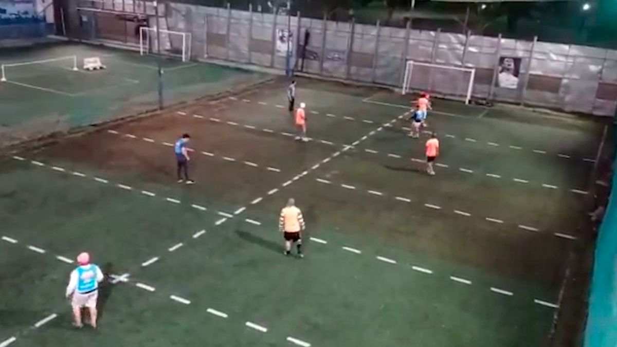 Todo un palo: llegó el Metegol Humano, la alternativa futbolística en ...
