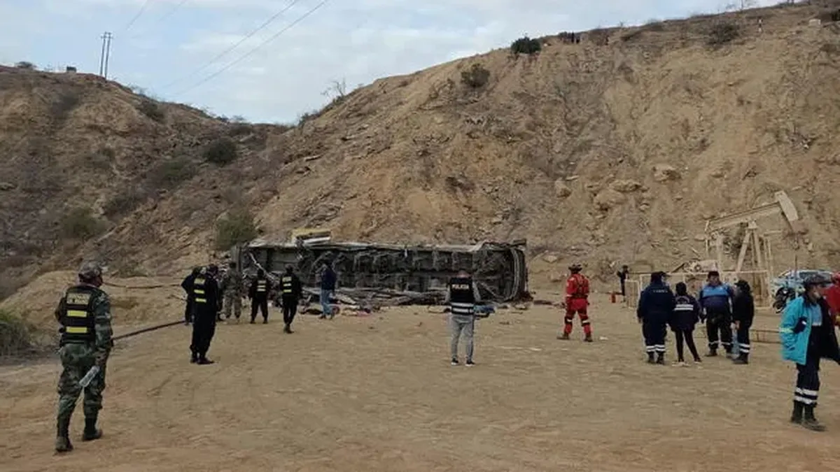Perú Al Menos 25 Muertos Al Caer Un Autobús A Un Precipicio