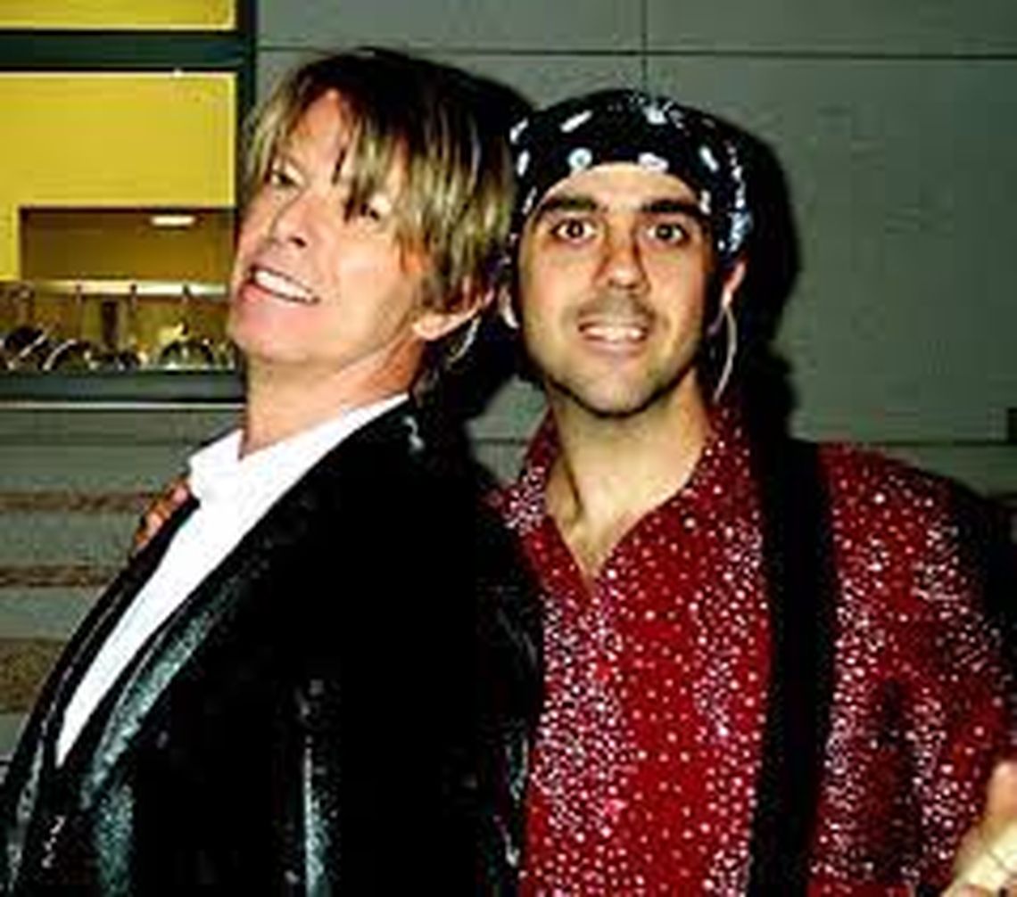 Nueva York: Alberto visitó a un conocido músico y probó una guitarra ...