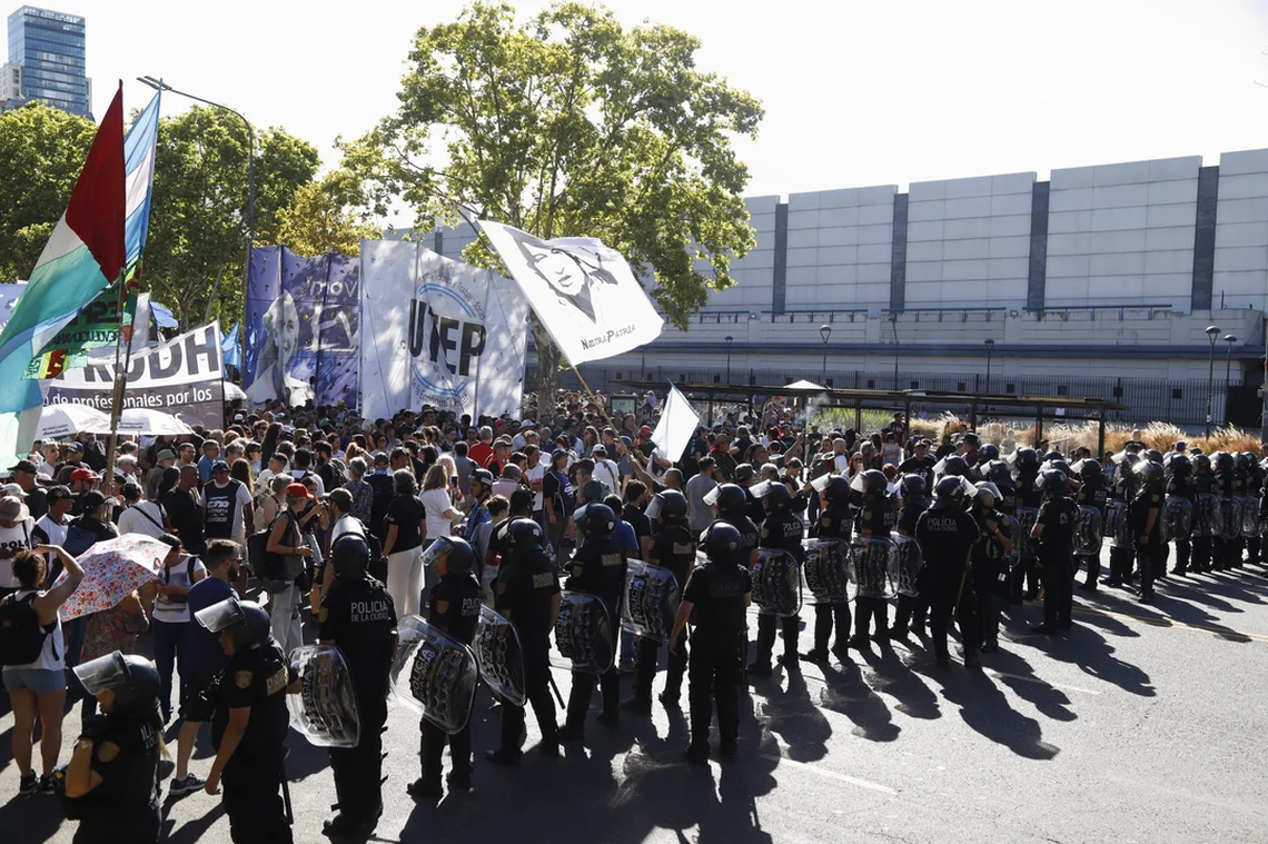 La izquierda, ATE y la CTA marcharon contra la intervención de EE.UU ...