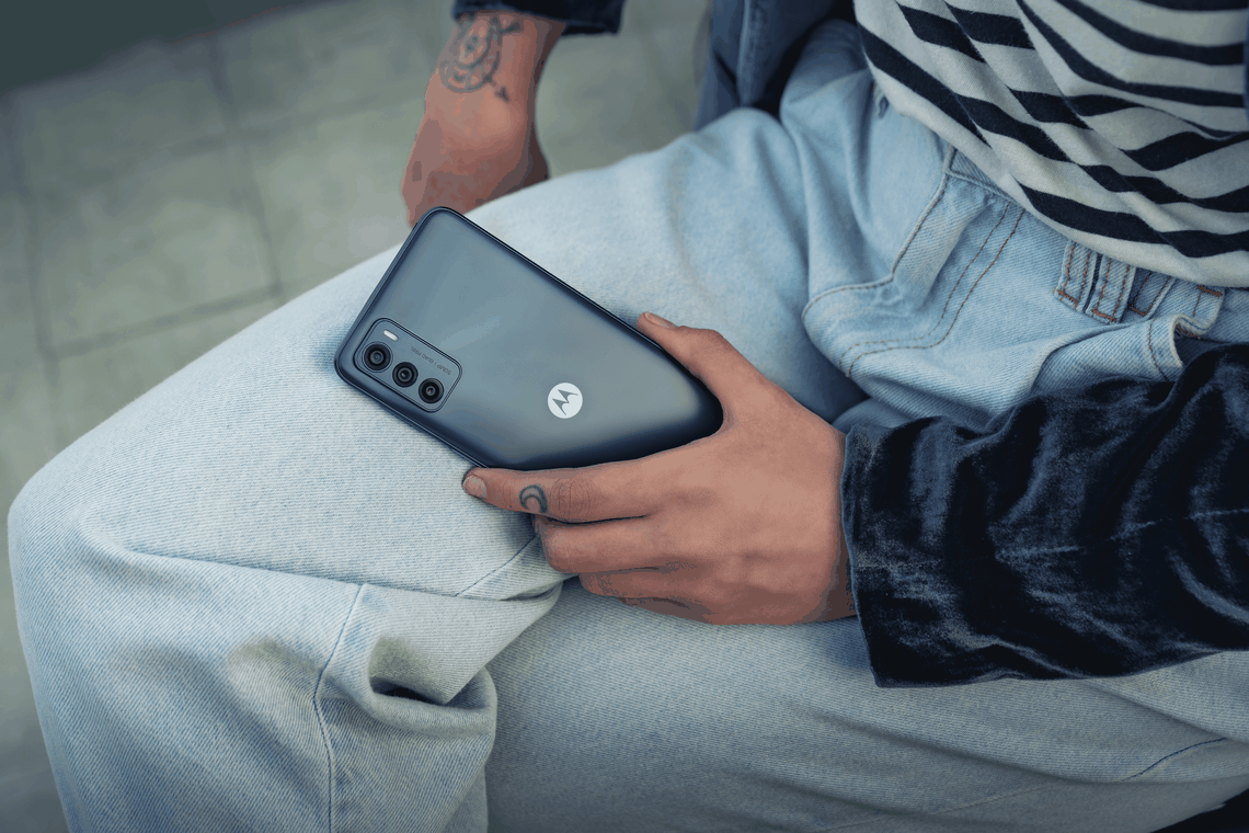 Motorola presenta los nuevos moto g82 5G y moto g42 en Argentina