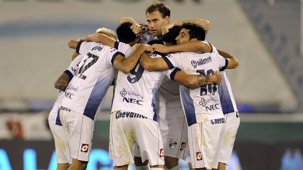 Quilmes obtuvo un triunfo vital y bajó a Vélez de la lucha