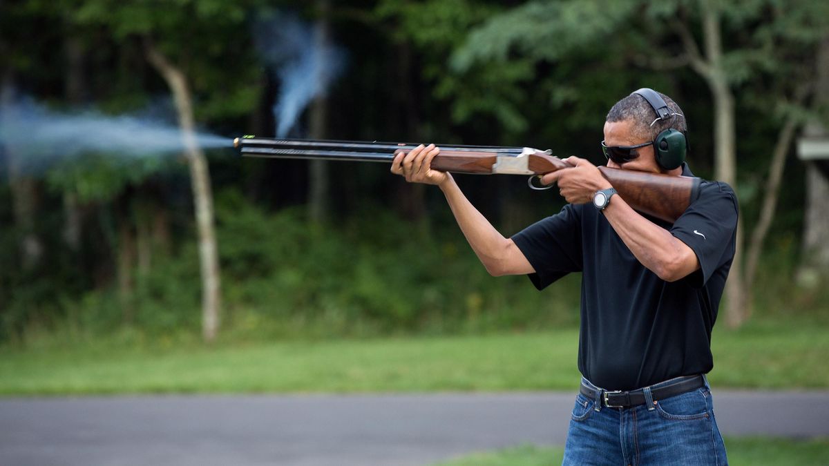 En plena polémica, se publicó imagen de Obama con un arma