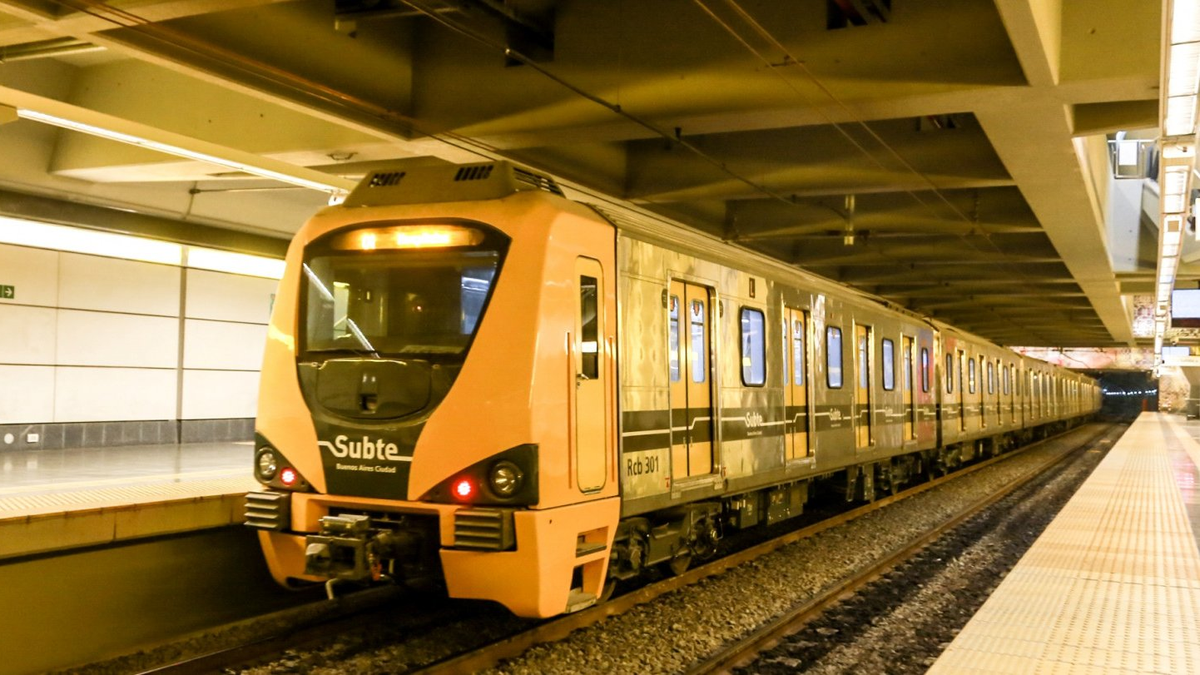 Trabajadores del subte paran una hora en la línea H y liberan molinetes