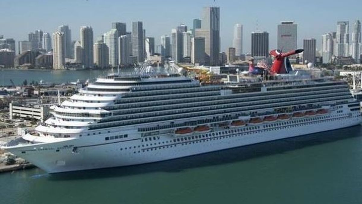 Zarpó el primer crucero desde EE.UU a Cuba en 50 años