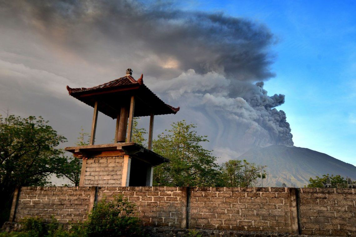 Las impactantes fotos del volcán Agung
