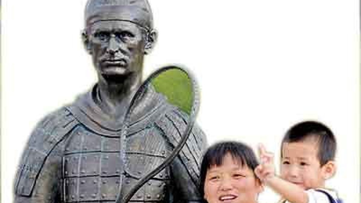 COMO MERLO, NALBANDIAN TAMBIEN TIENE SU ESTATUA