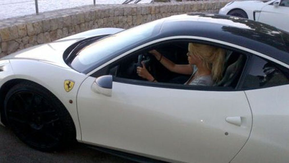 Wanda Nara chocó su lujoso auto