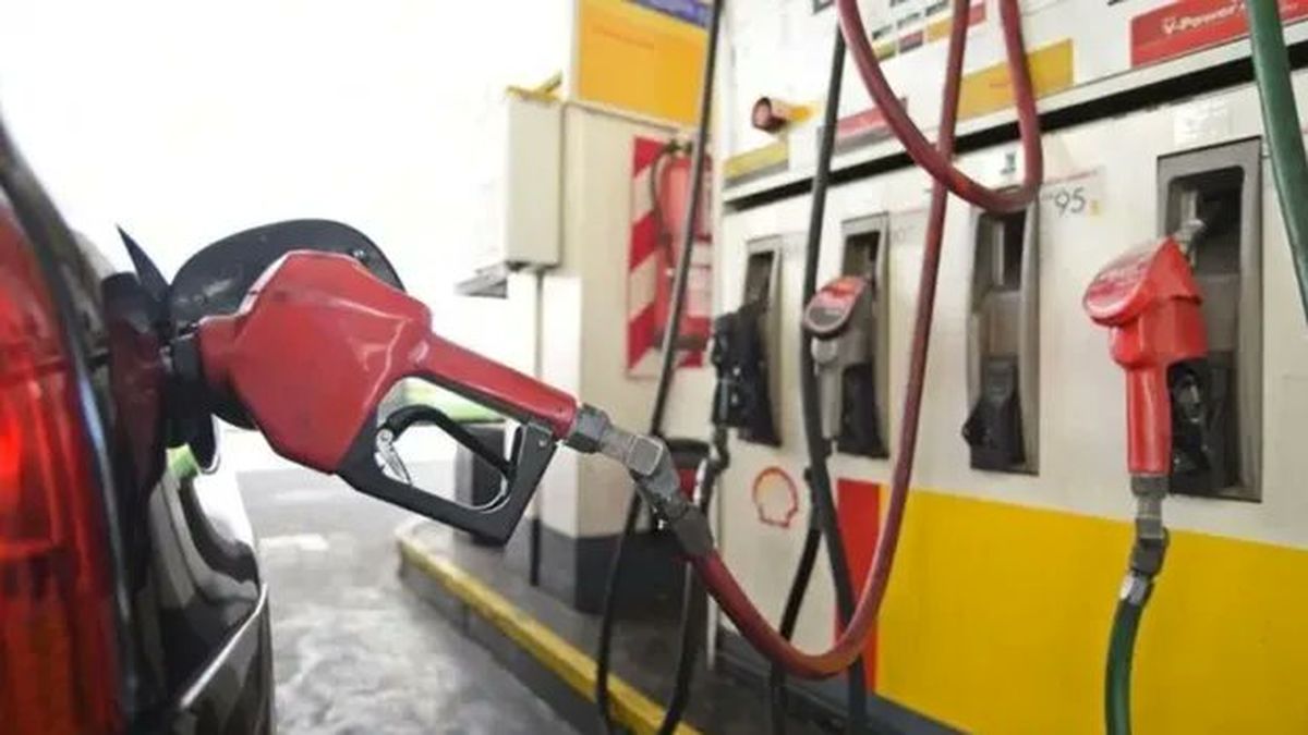 A pesar del feriado, Shell y Puma aumentaron sus combustibles en un 15%