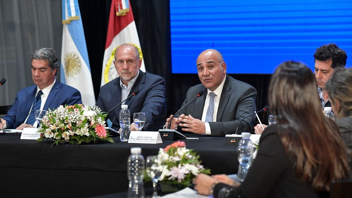 Manzur: El país va a salir adelante desde el interior hacia el centro