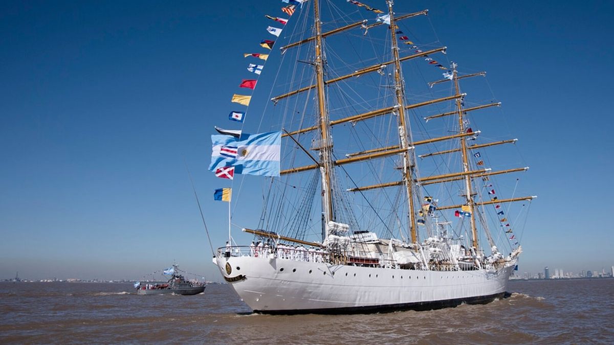 Zarpó la Fragata Libertad en su viaje de instrucción número 51