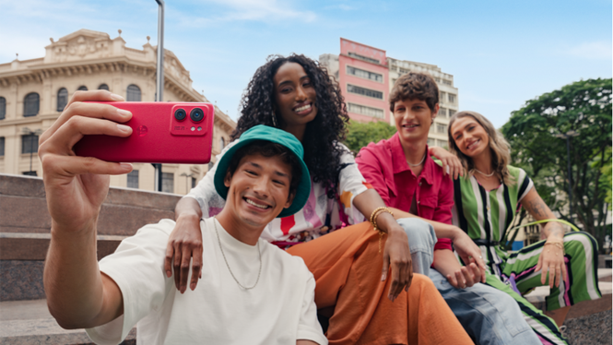 Motorola impone tendencia con el rosa en su gama de smartphones