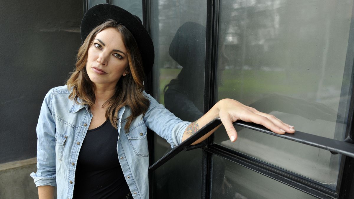 Deborah de Corral regresa con Fuego, Placeres Terrenales