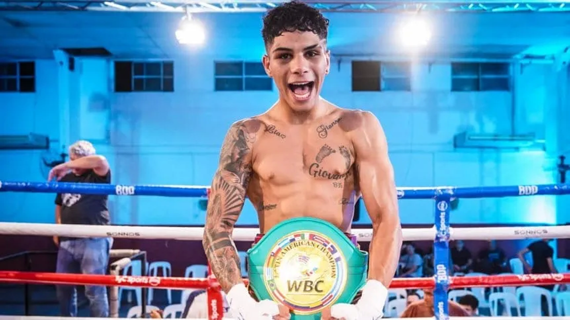 Sansón Rosa ganó y retuvo el título latino superligero CMB