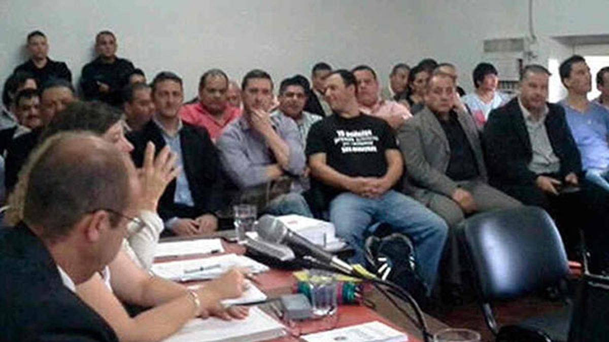 Condenan a 17 policías por instigar saqueos fatales