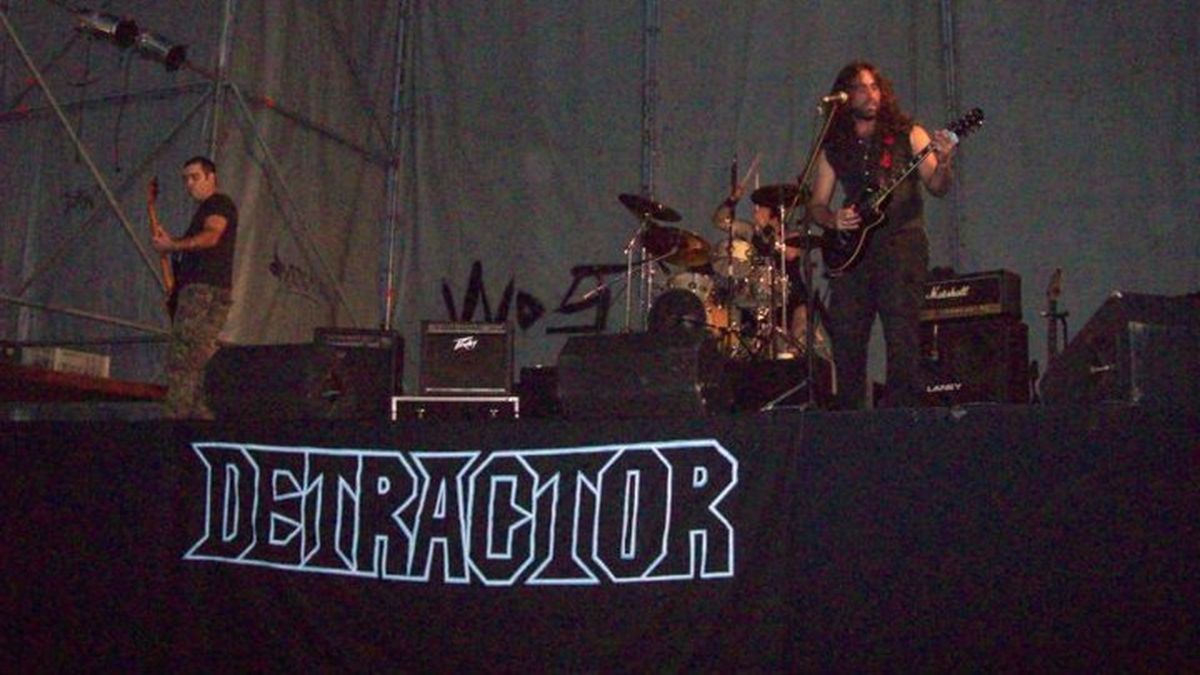 Detractor y su primera producción