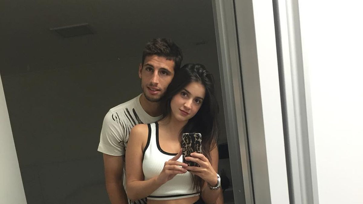 Calleri salió a despegarse de la polémica y mostró a su novia