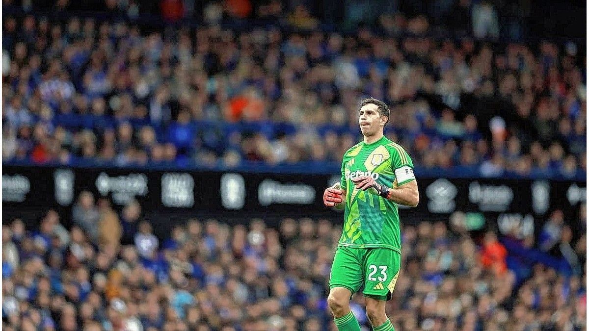 El Dibu Martínez y otra atajada como en la final del Mundial de Qatar