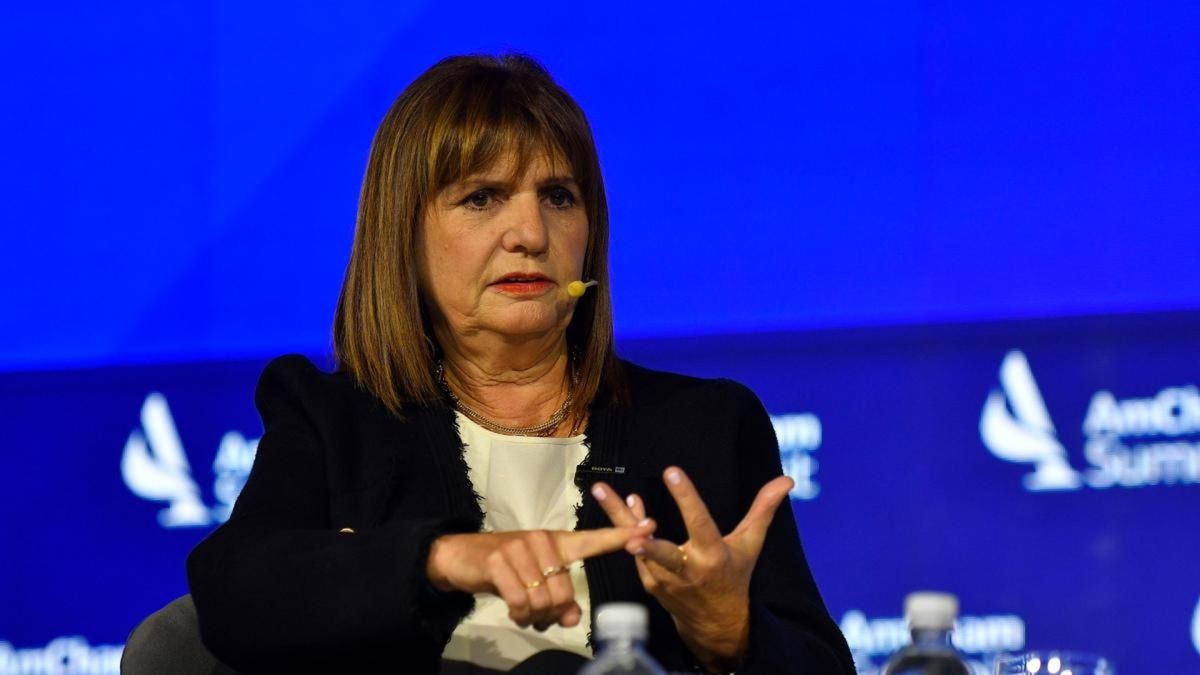 Patricia Bullrich busca el voto de la gente antes que apoyo de dirigentes