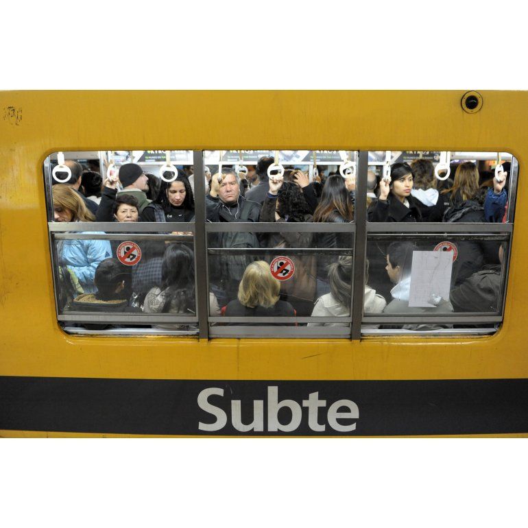 Liberaron los molinetes y funcionan los subtes