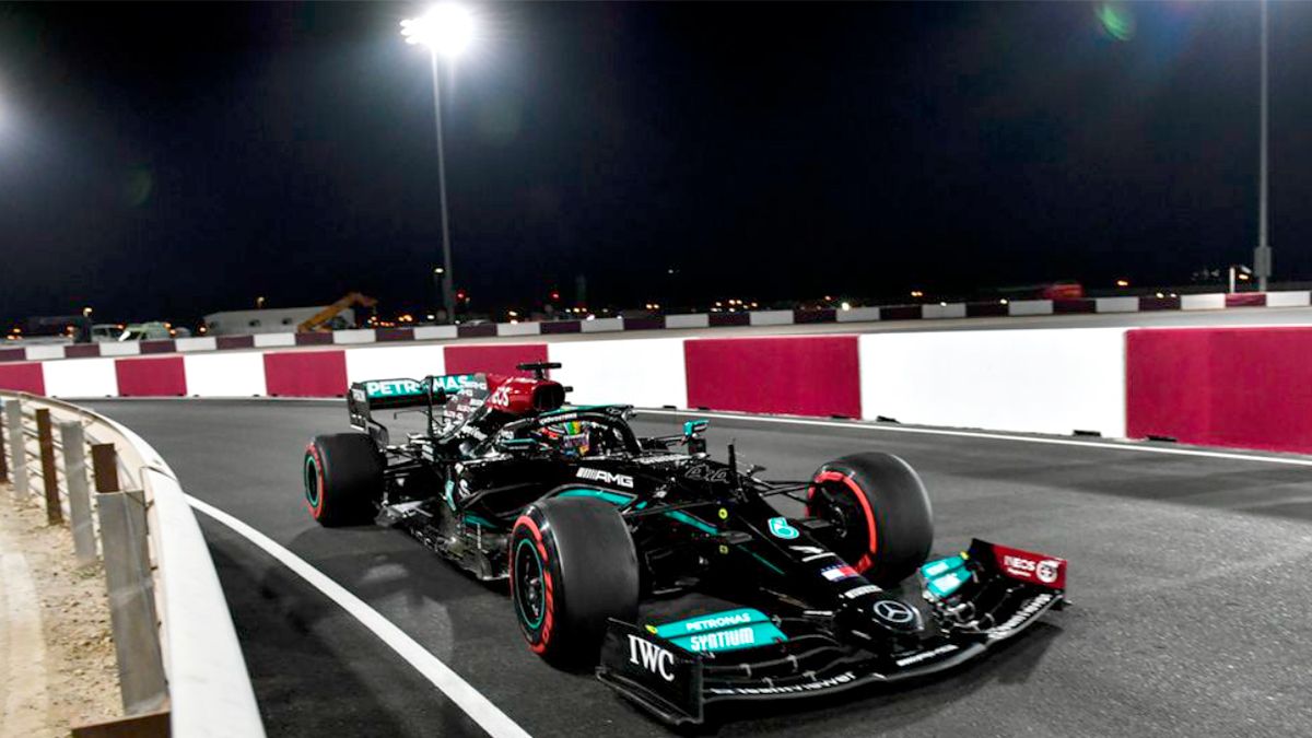 Hamilton hizo la pole en Qatar y va con todo por el campeonato