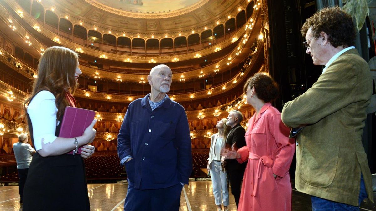 El actor John Malkovich recorrió la Ciudad de Buenos Aires y visitó el ...