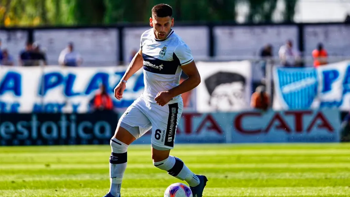 Racing frenó la llegada de Guillermo Enrique y va por un volante