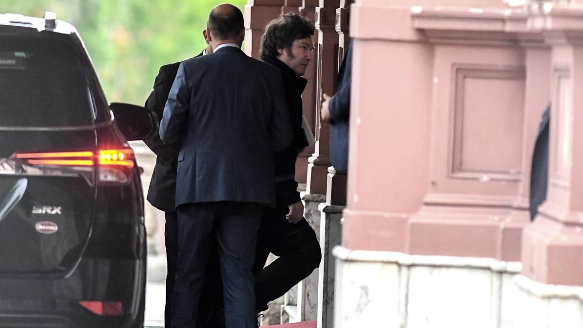 Javier Milei encabezó la primera reunión de Gabinete del año
