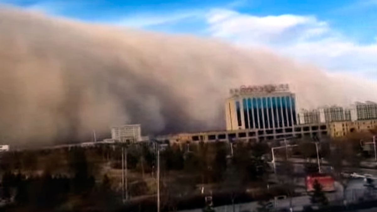 La otra Muralla, la impactante tormenta de arena en China