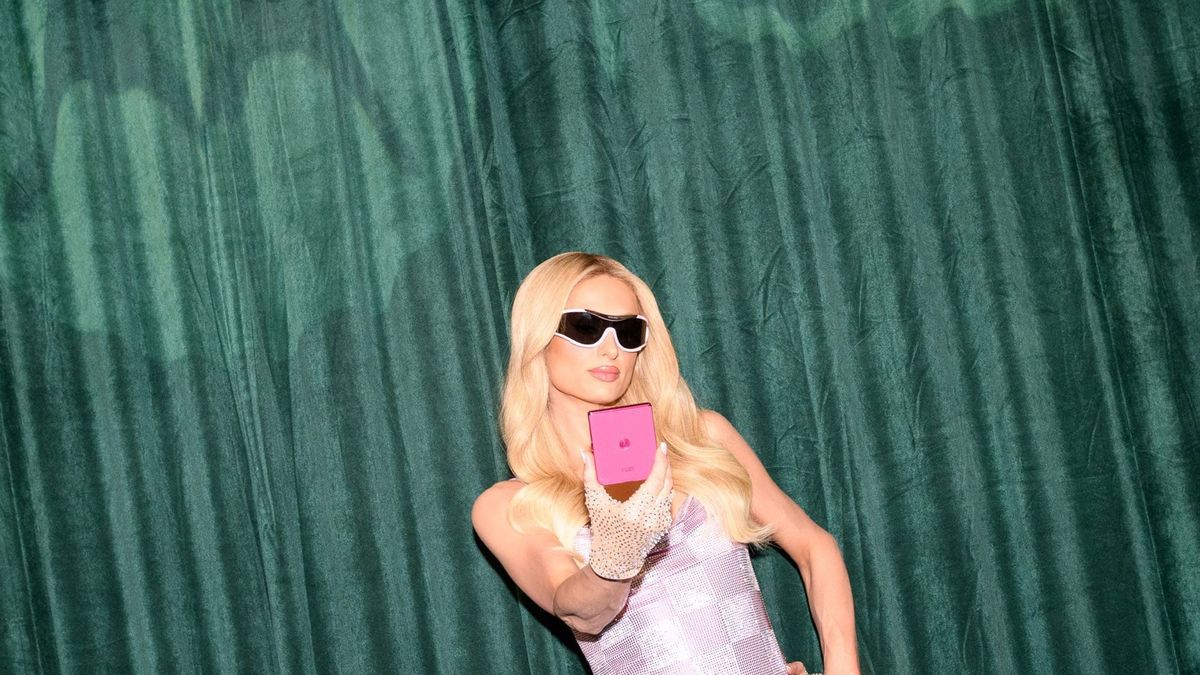 Llegó el nuevo motorola razr 50 ultra en el icónico color hot pink