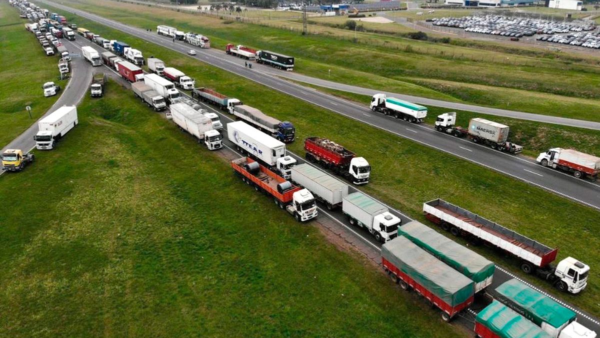 Se siente con fuerza el paro de fleteros a nivel nacional