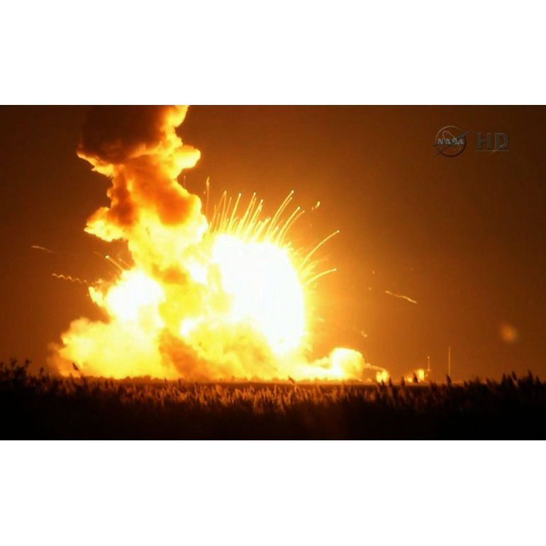 Espectaculares imágenes de la explosión del cohete de la NASA