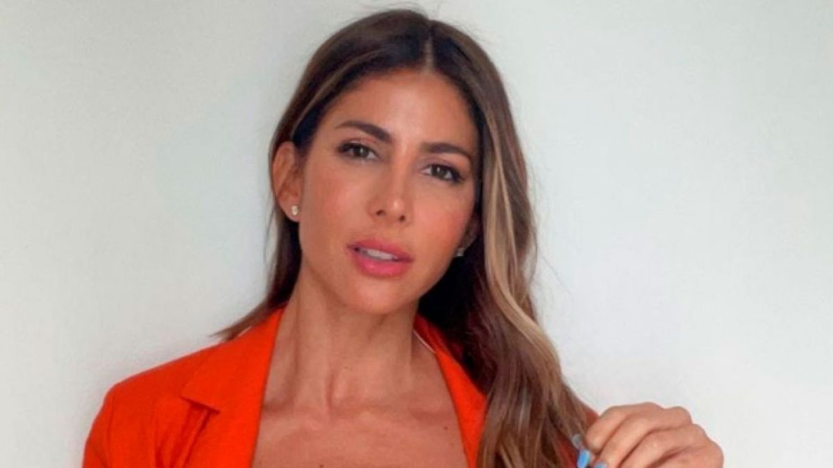 Majo Martino eligió una diminuta bikini fucsia para ir a las playas de Ibiza