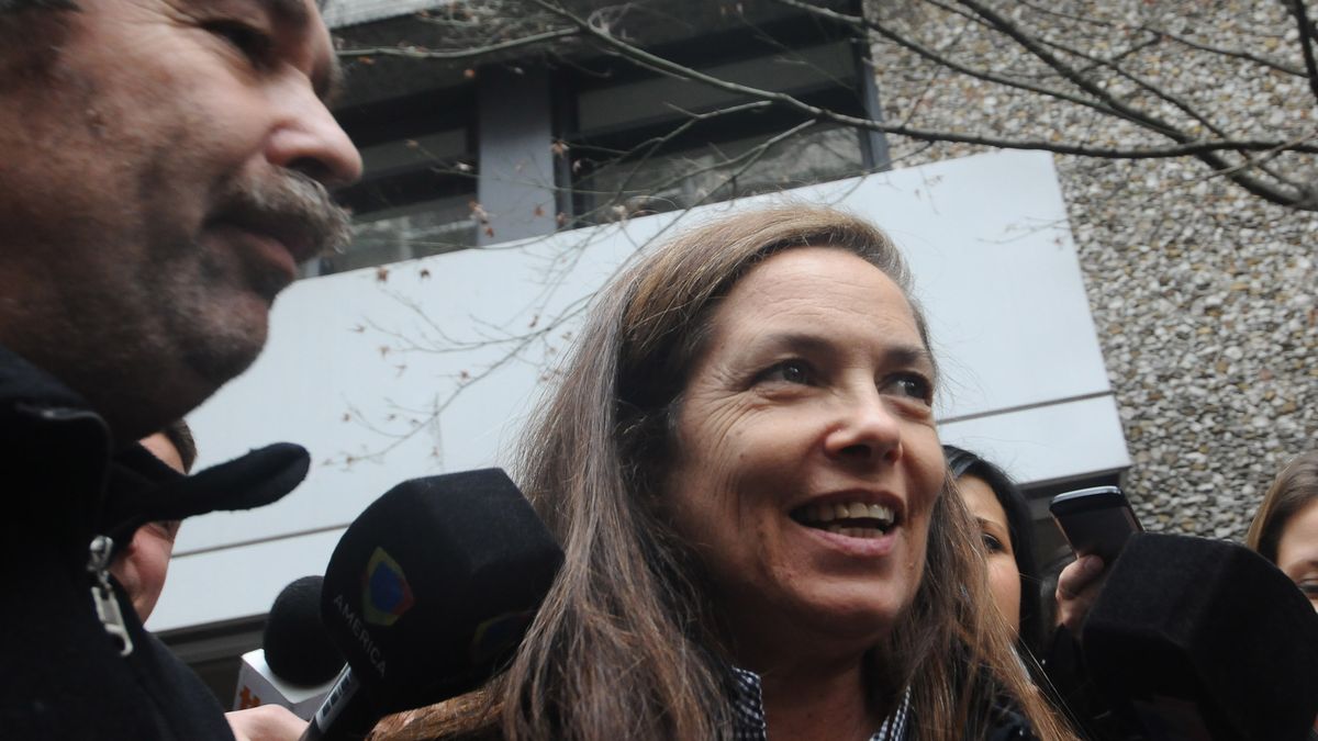 Sandra visitó a Mónica y César en su programa radial