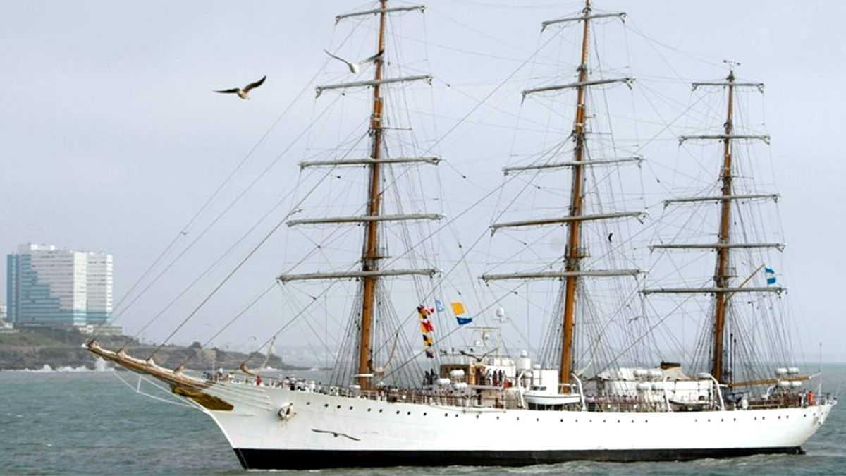 La Fragata Libertad inicia un nuevo viaje de instrucción