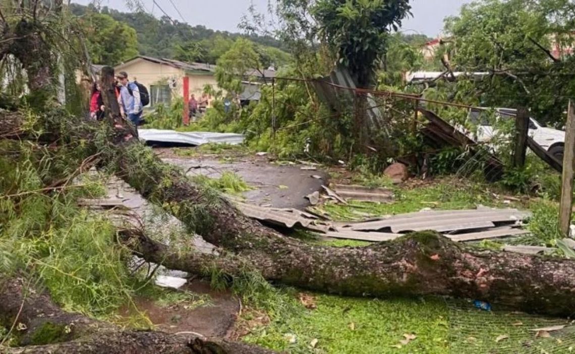 Dos tornados dejaron severos destrozos en Misiones y el sur de Brasil