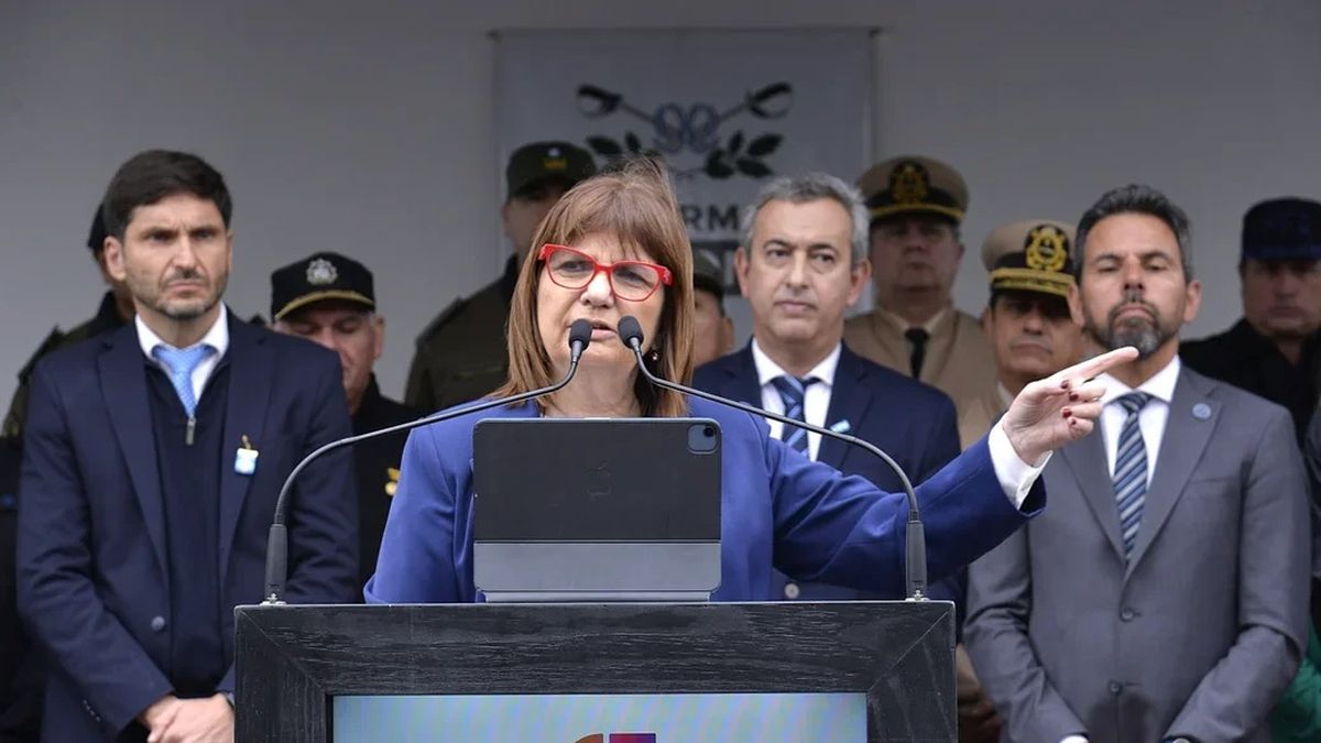 Ofrecen recompensa de $10 millones por datos de quienes amenazaron a ...
