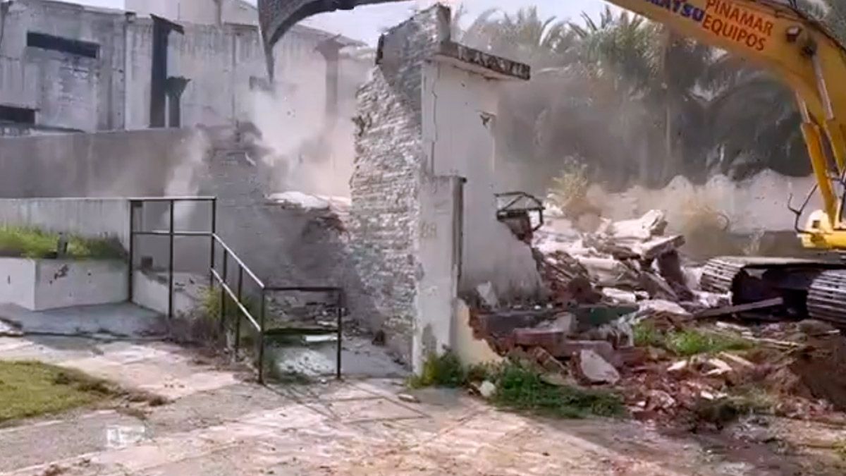 Pinamar: demuelen el boliche más emblemático de los 90