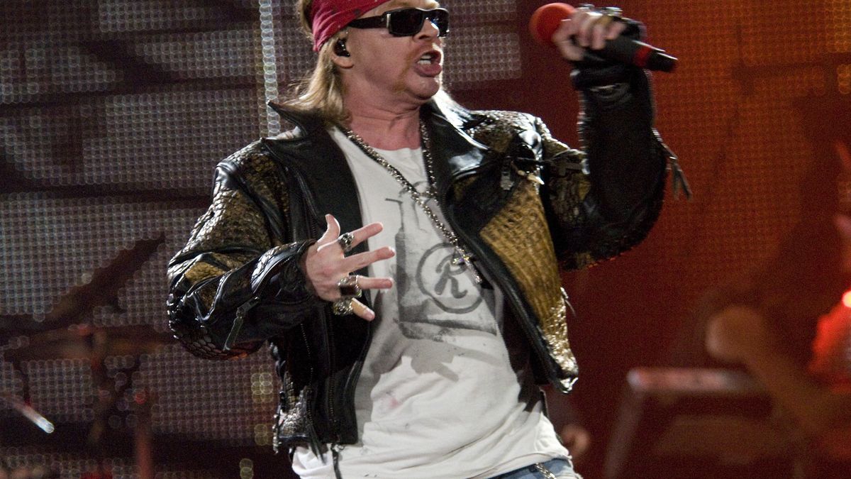 ¡Bomba! Axl Rose suplantaría a Brian Johnson en AC/DC