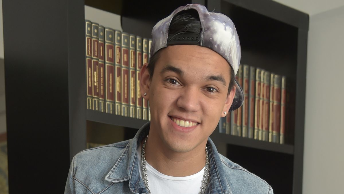 Brian contra Marama tras haber sido bajado de un show