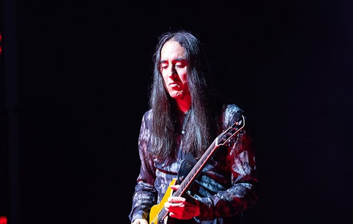 Una popular banda de rock busca guitarrista: se anotaron 10 mil postulantes