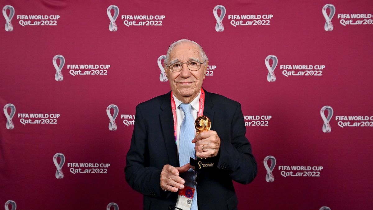 La FIFA distinguió a Enrique Macaya Márquez por cubrir 17 mundiales ...